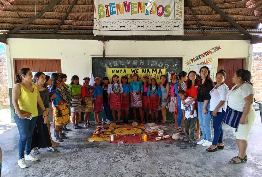 Mujeres shawi se unen por primera vez en encuentro histórico para ...